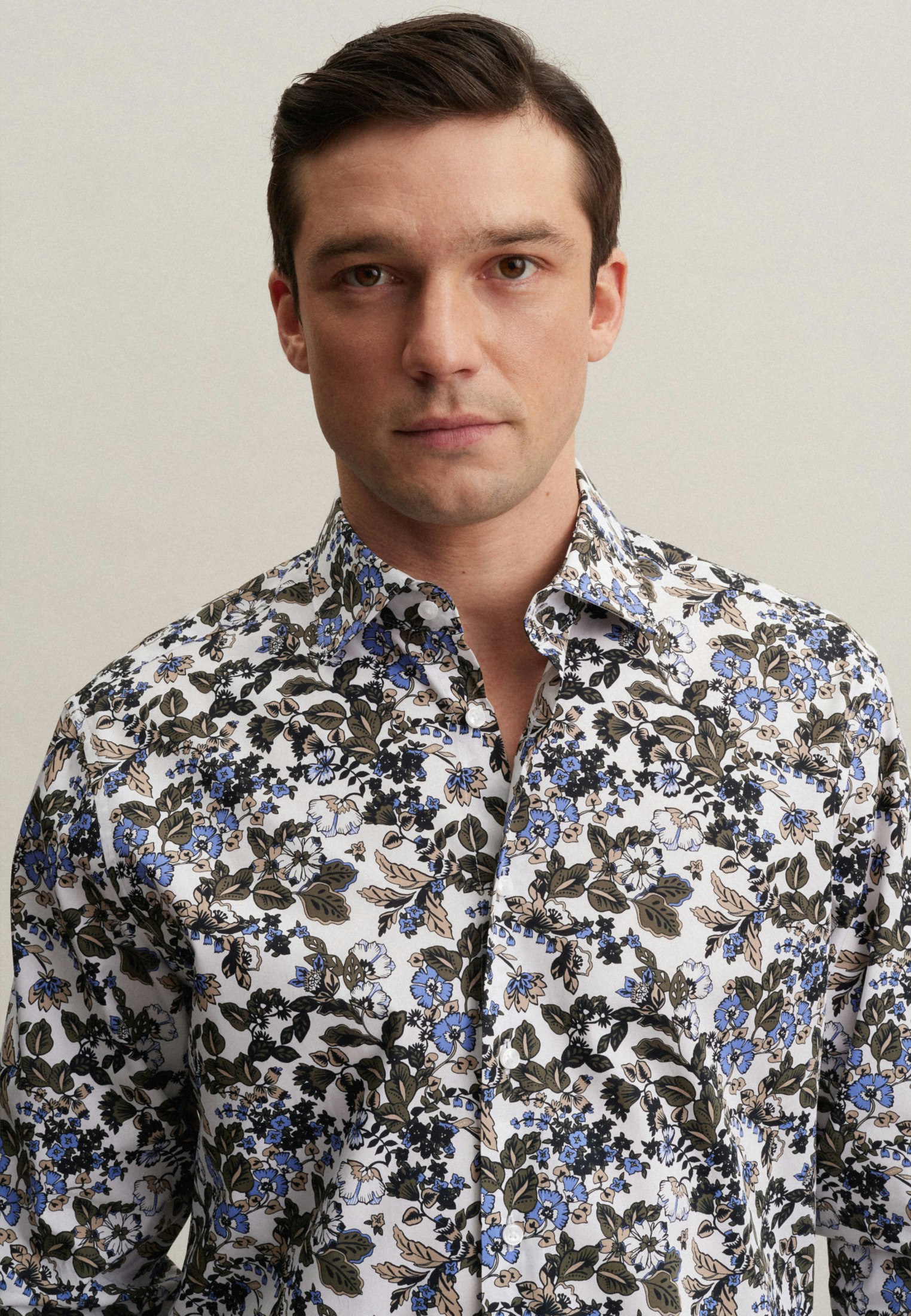 Men Business Shirt in Regular with Kent-Collar green | Seidensticker